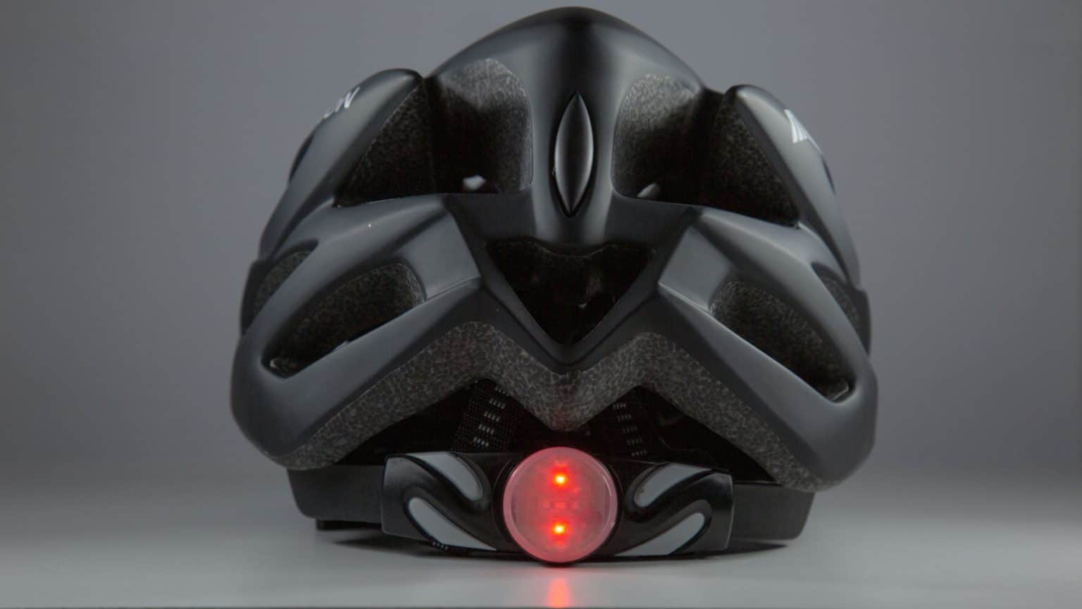 Casco ultraliviano con luz LED / Light helmet with LED light - Coditensa